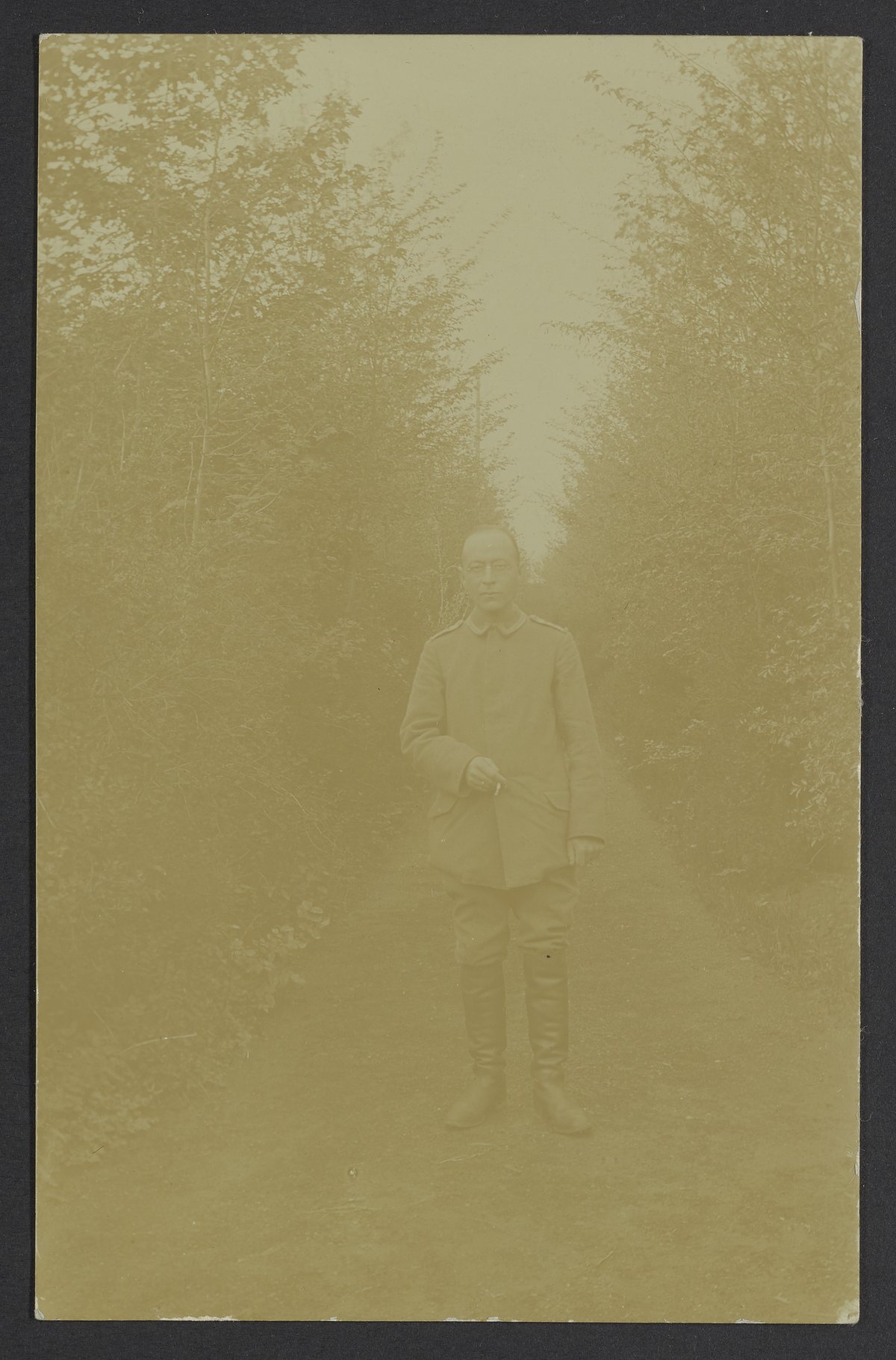 Photograph of Ernst Stern - Science History Institute Digital Collections