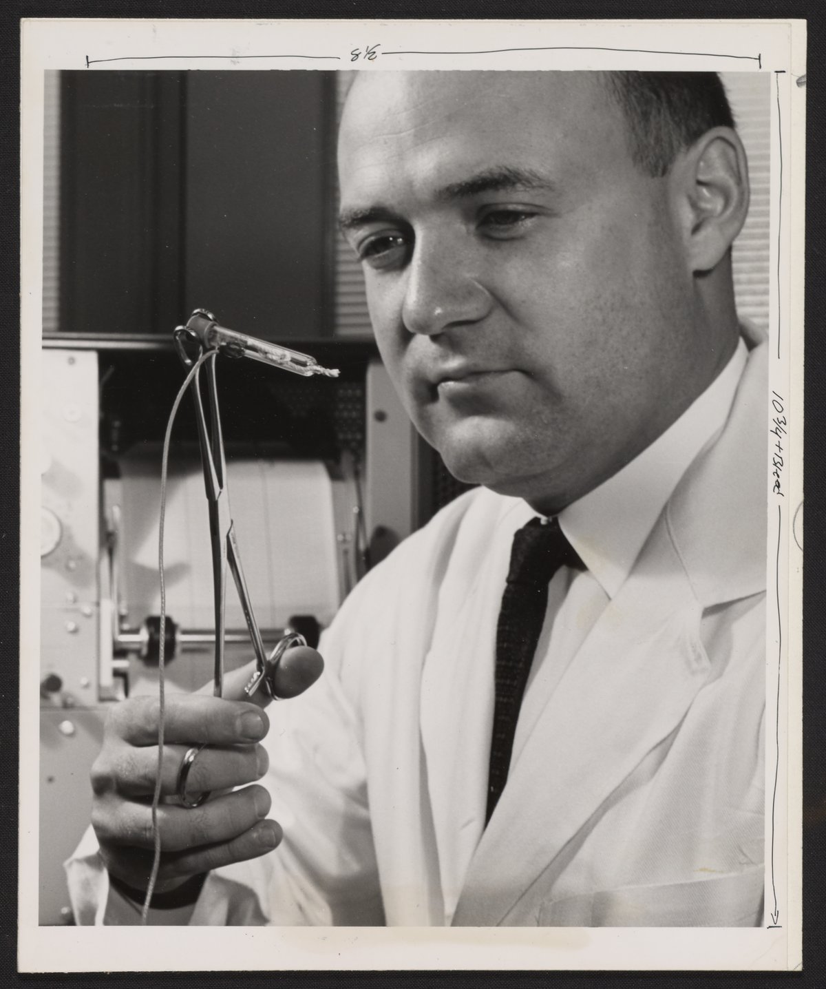Portrait of Alan R. Kahn - Science History Institute Digital Collections