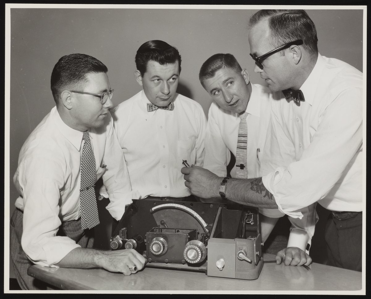Demonstration of a Beckman Model B Spectrophotometer - Science History ...