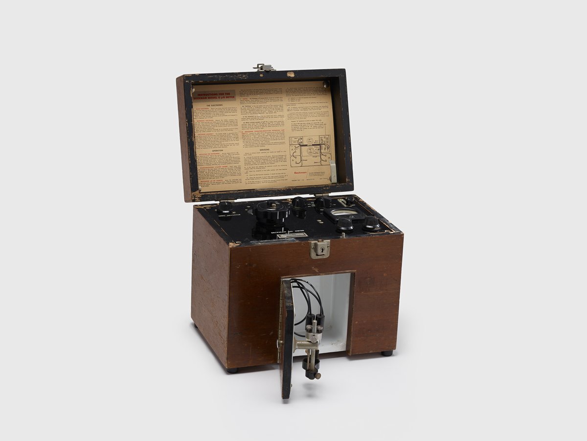 Beckman Model G Glass Electrode pH Meter - Science History Institute ...