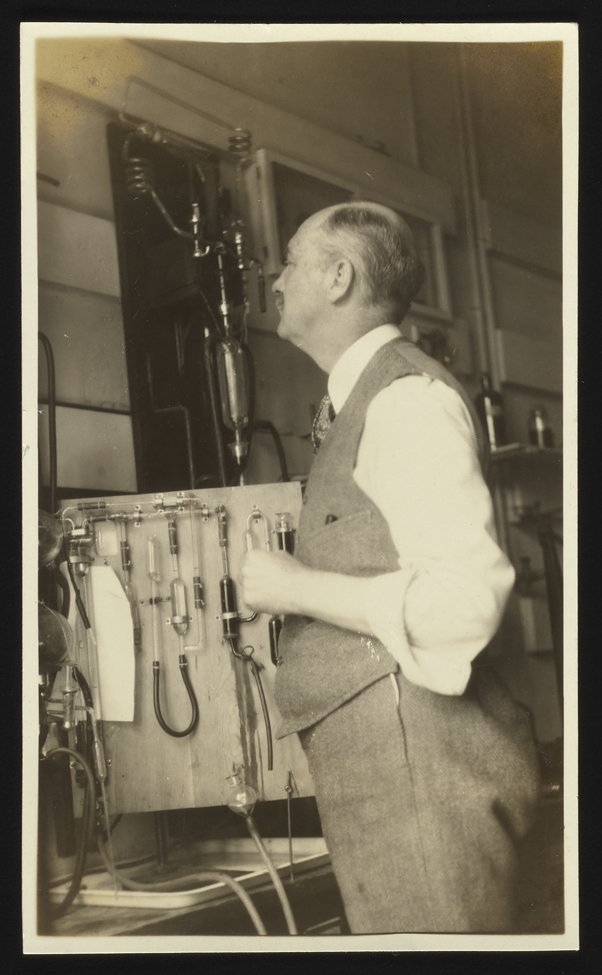 Sir Joseph Barcroft in laboratory - Science History Institute Digital ...