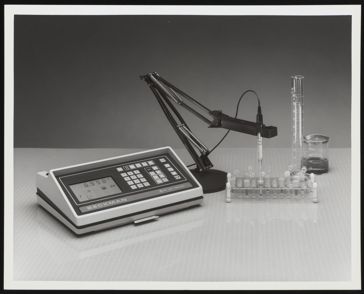 Beckman Phi 71 pH Meter - Science History Institute Digital Collections