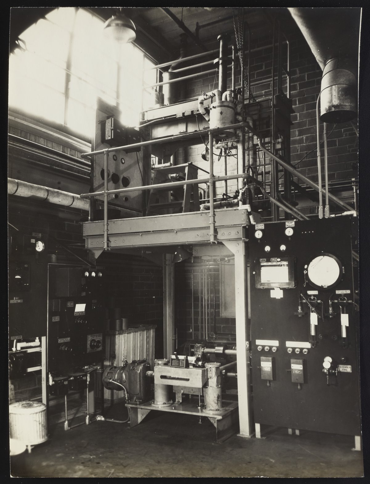 Fourth spinning machine and chain traverse windup - Science History ...