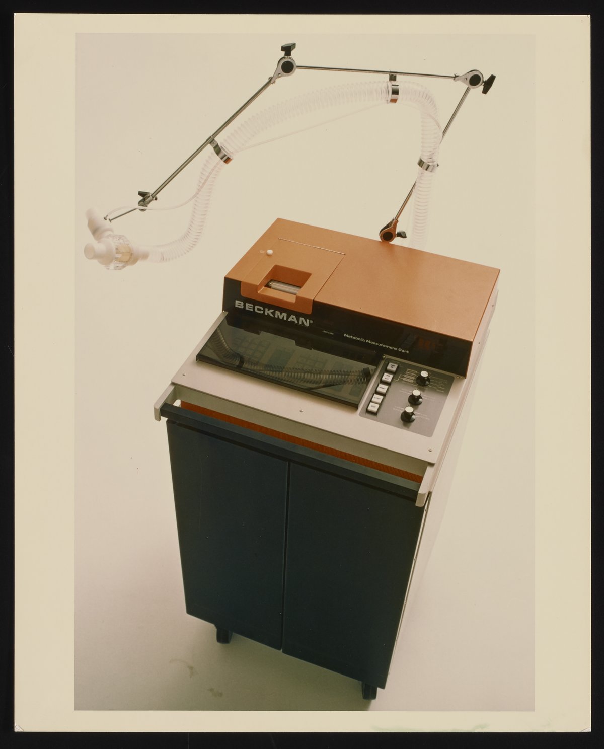 Beckman Metabolic Measurement Cart - Science History Institute Digital ...
