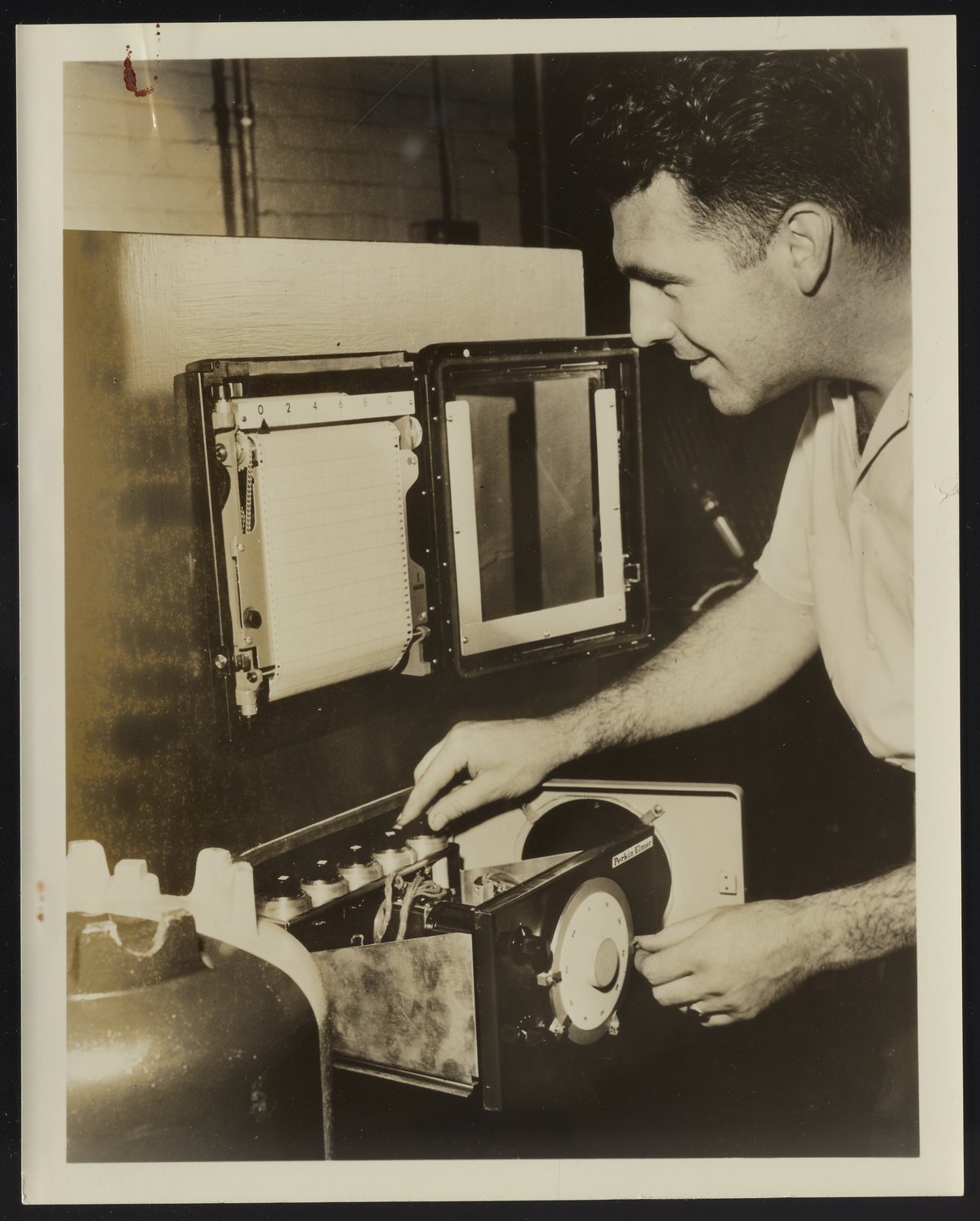 Perkin-Elmer Model 184 Process Vapor Fractometer - Science History ...