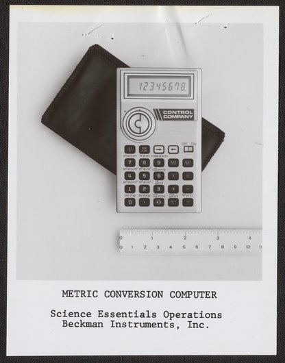 Hewlett-Packard Model 35 Calculator with case - Science History ...