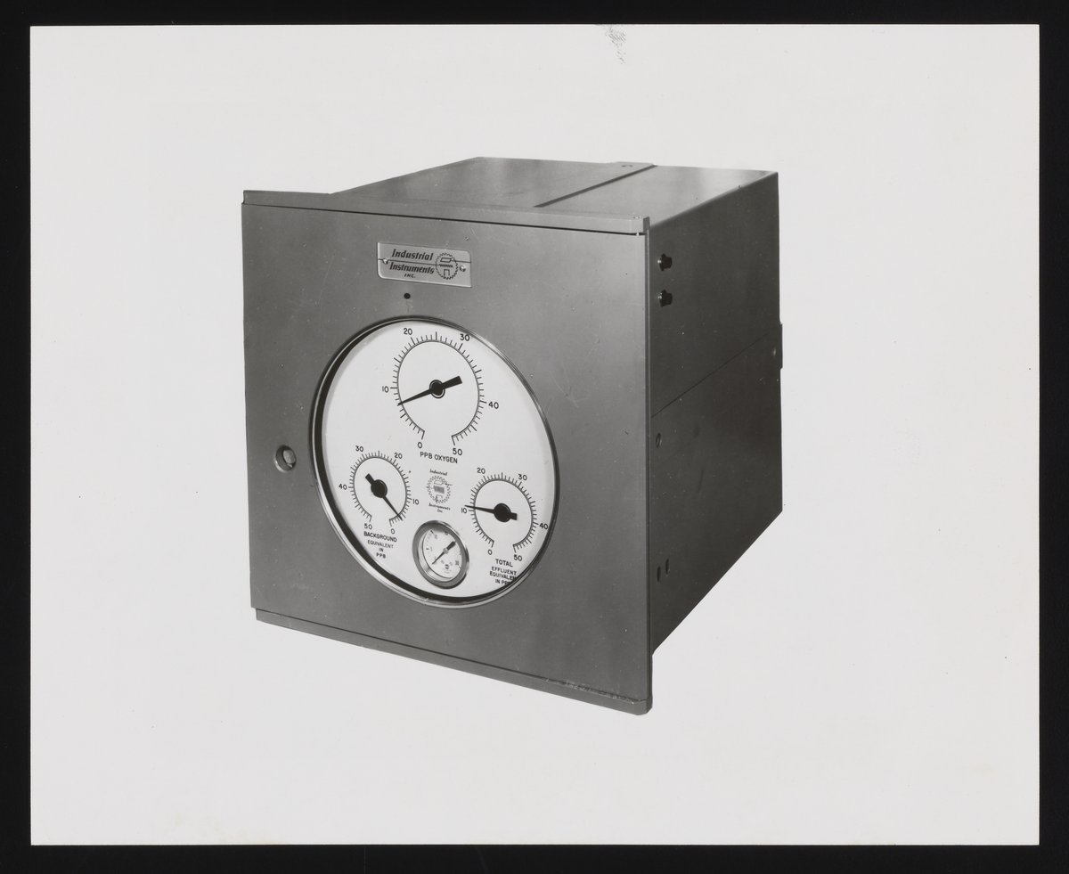 Beckman Model RID ElectroMechanical Servo System - Science History ...