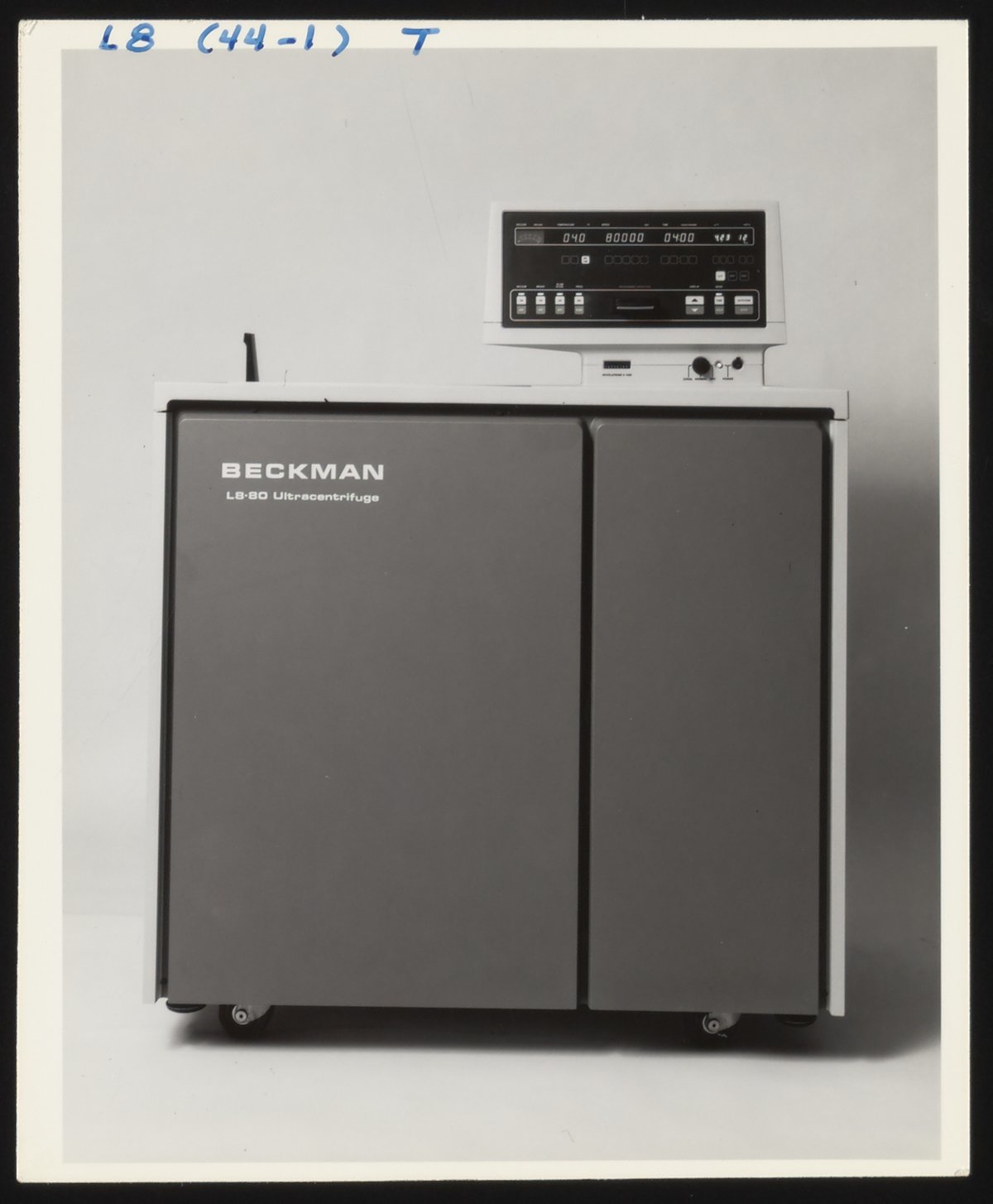 Beckman Model L8-70 and Model L8-80 Ultracentrifuges - Science History ...
