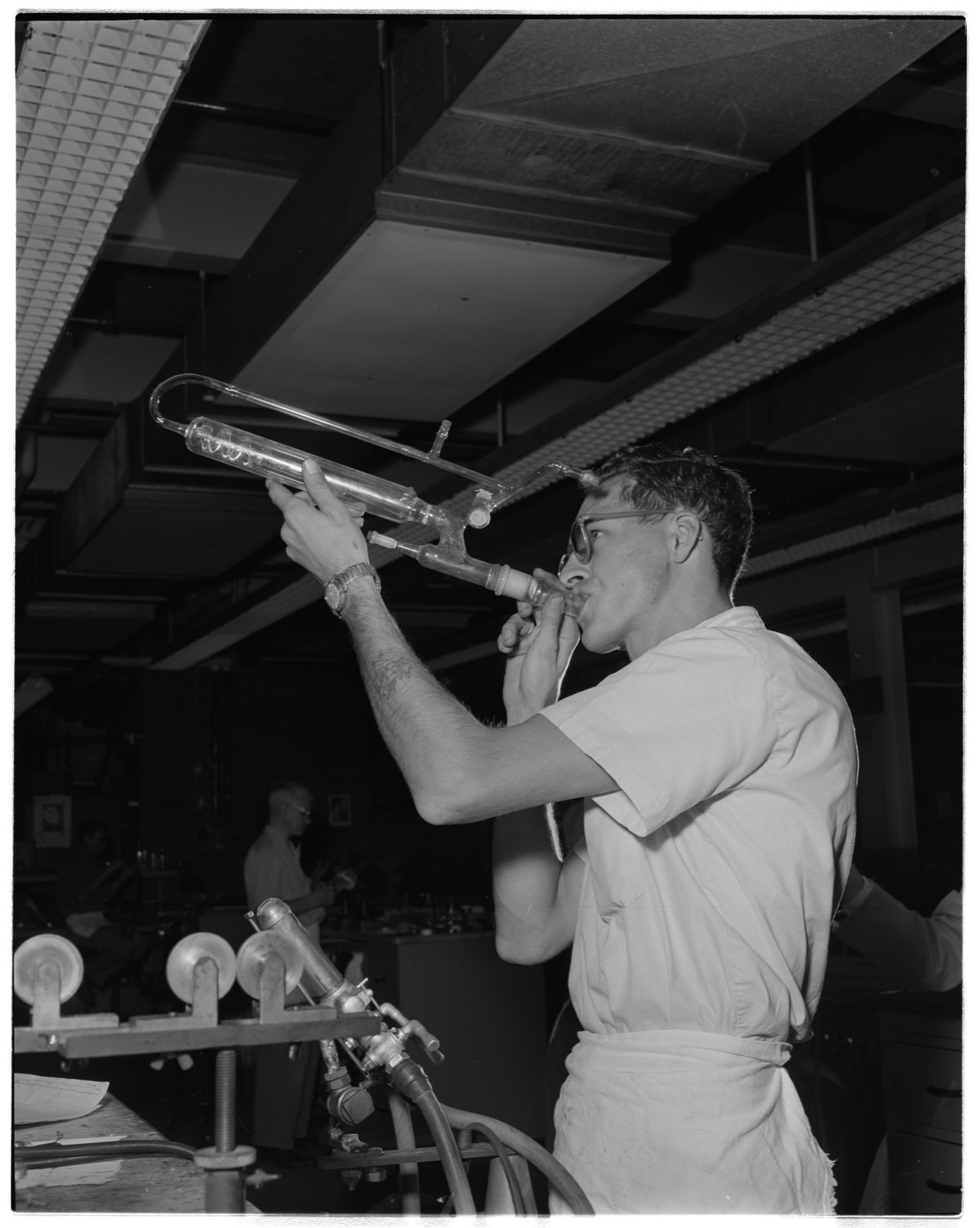 Carl Goetz blowing glass at Dow Chemical Company facility - Science ...