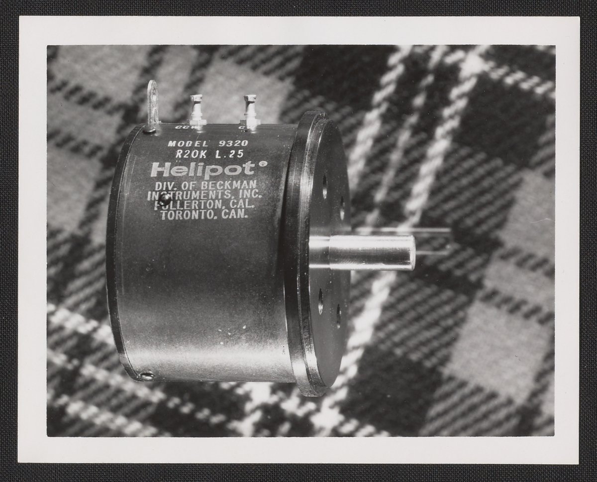 Helipot Model 9320 Potentiometer with Tartan Backdrop - Science History ...