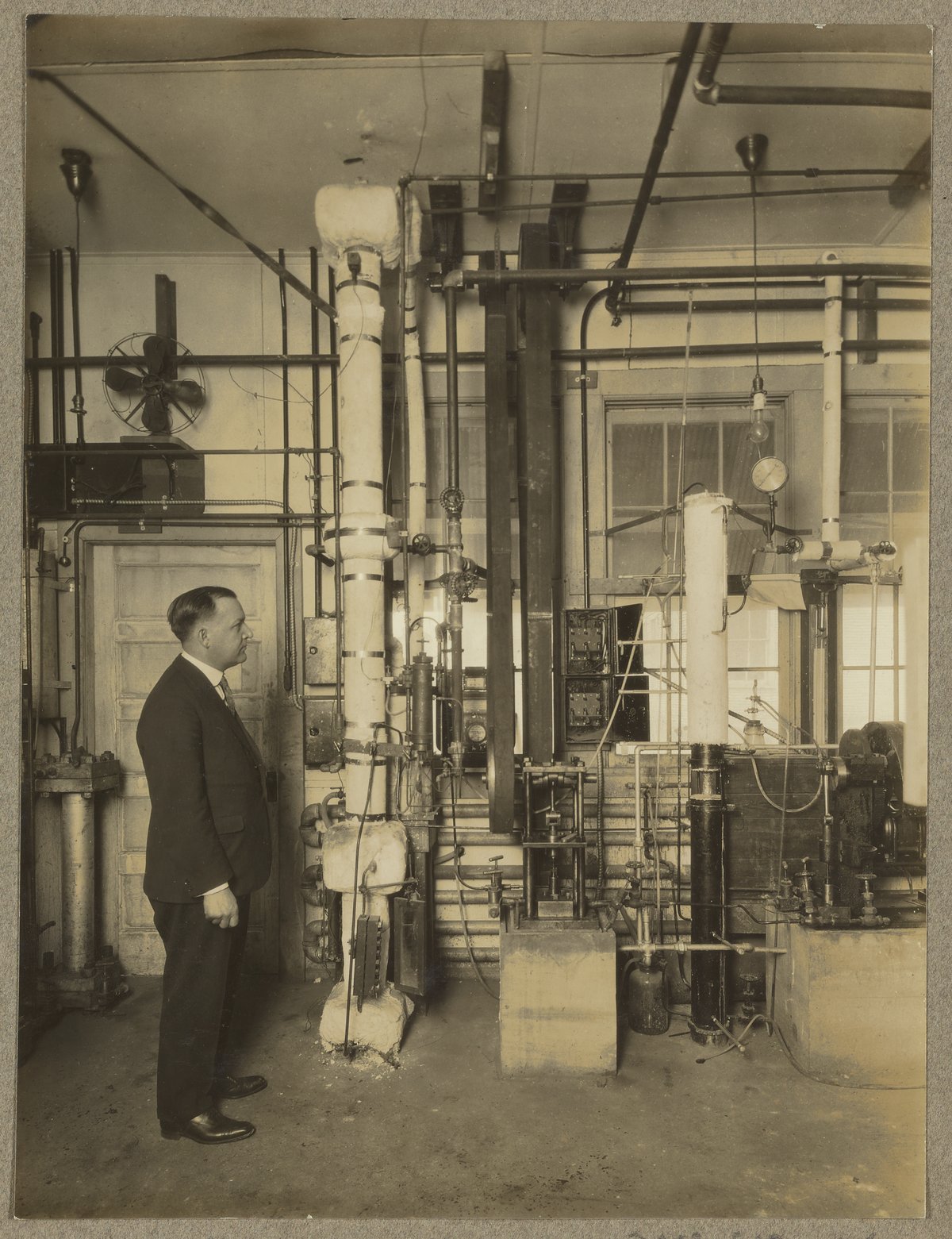 Apparatus for removal of carbon monoxide from water gas - Science ...