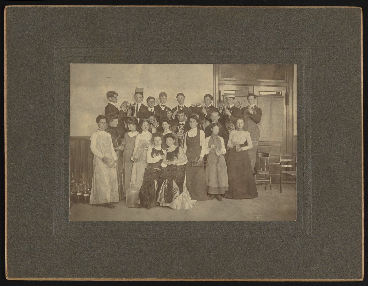 Group portrait of chemistry students, circa 1900 - Science History ...