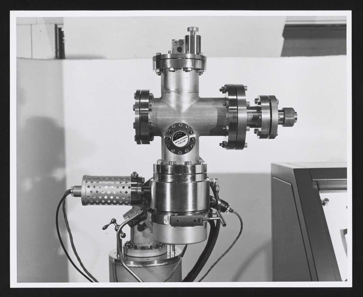 Isolation valve for Bendix Knudsen Cell Inlet System - Science History ...
