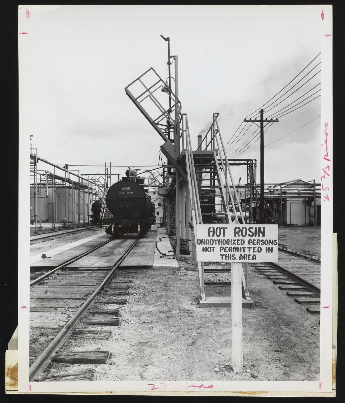 Tank car loading station at Hercules Brunswick plant - Science History ...
