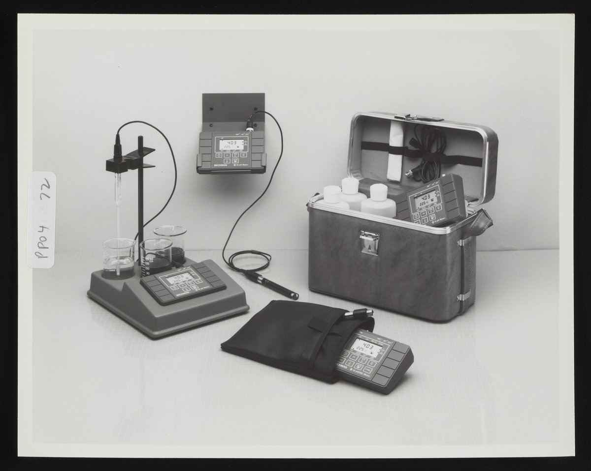 Beckman Φ line of pH meters - Science History Institute Digital Collections