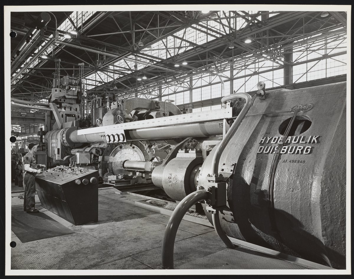 Extrusion press at Dow Magnesium Fabrication plant - Science History ...