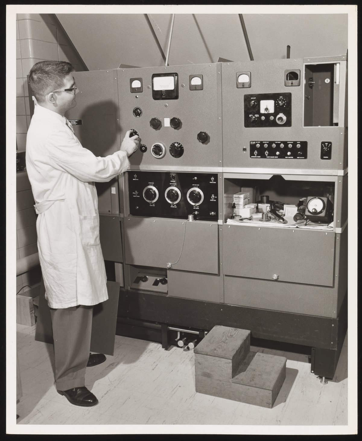 Beckman Model E Analytical Ultracentrifuge - Science History Institute ...